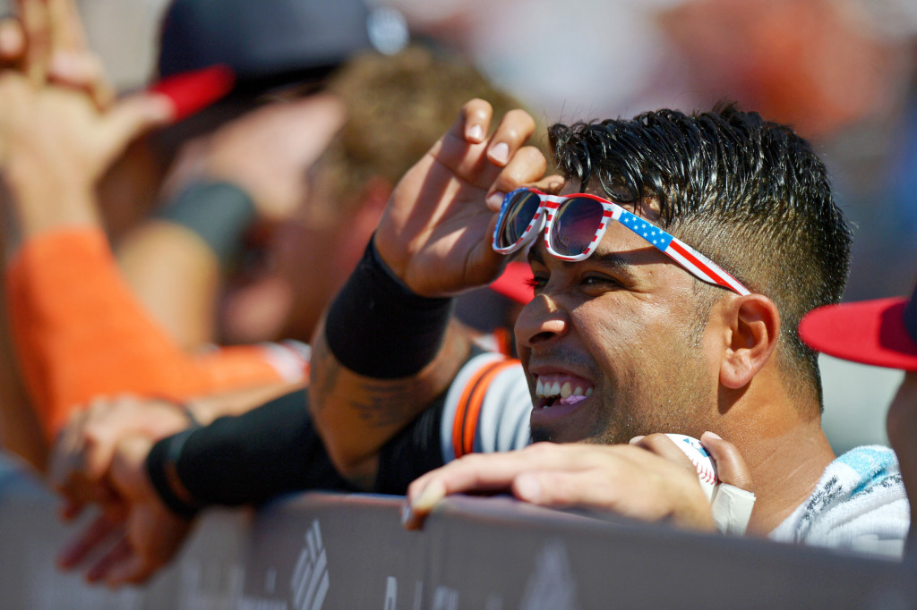 Giants Avoid Arbitration With Hector Sanchez - MLB Trade Rumors