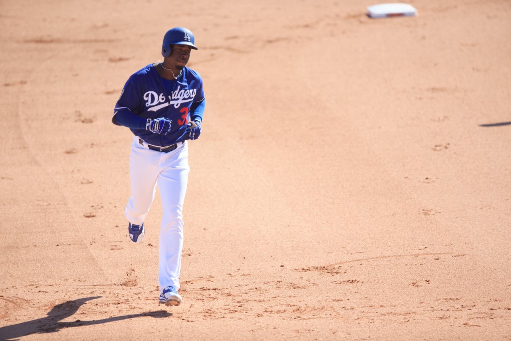 Pirates Sign Darnell Sweeney To Minors Contract - MLB Trade Rumors