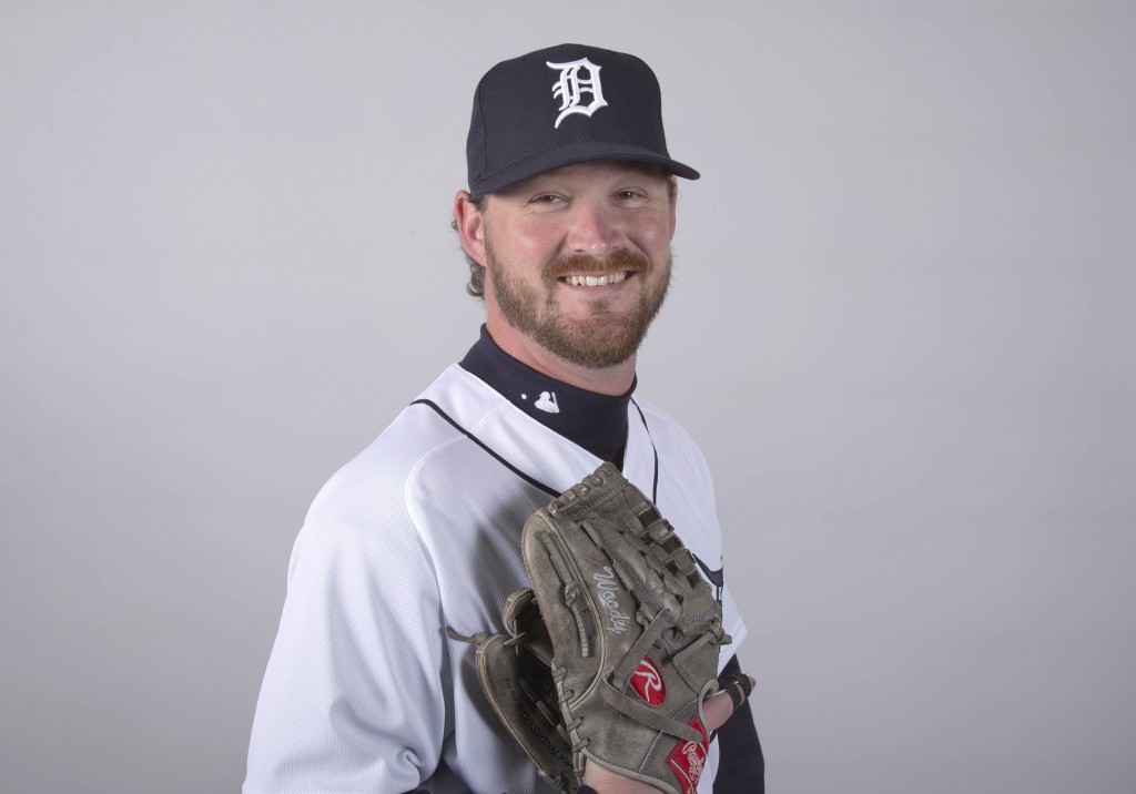 Travis Wood Diagnosed With Torn ACL - MLB Trade Rumors