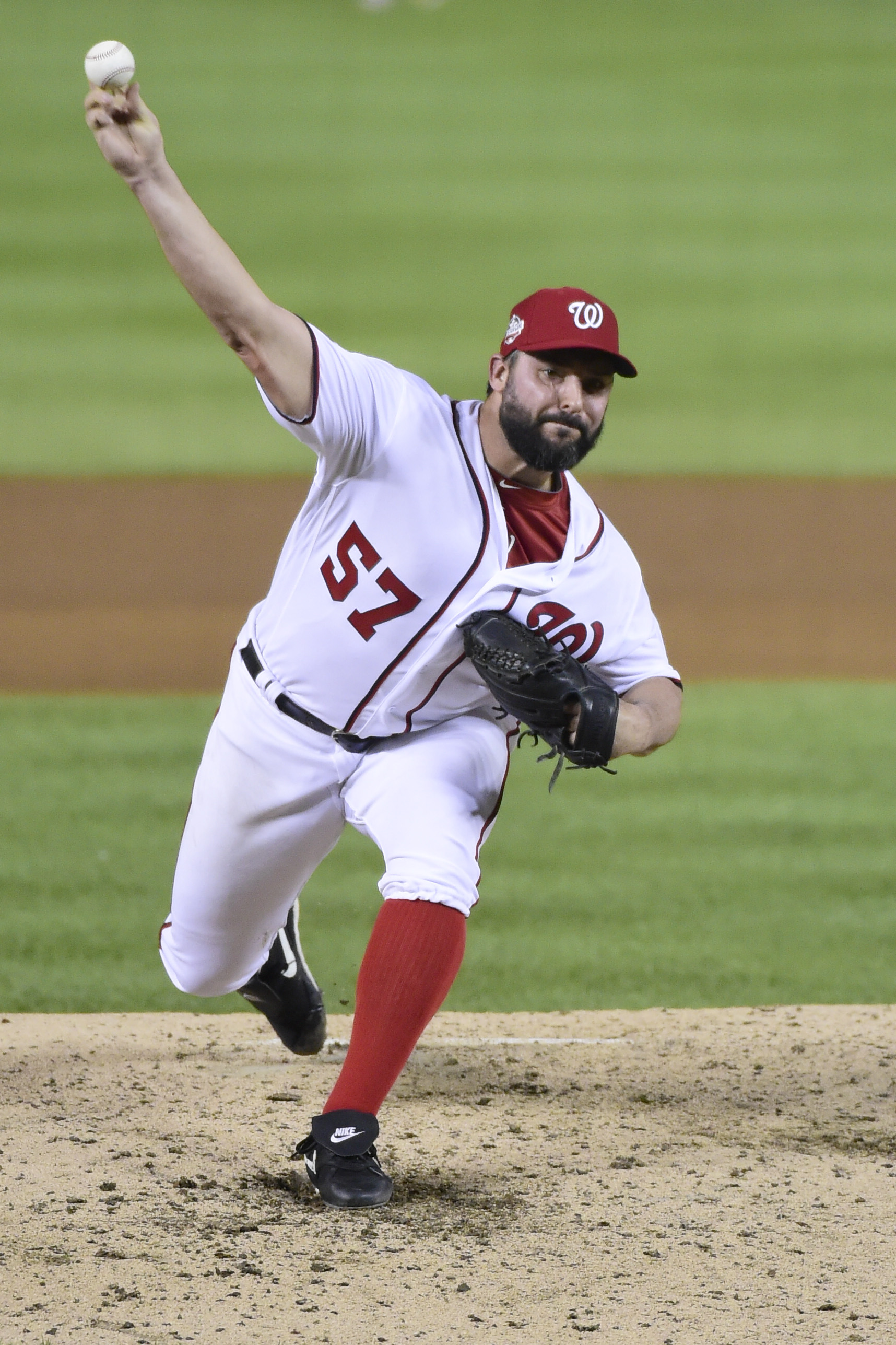 Reds Acquire Tanner Roark - MLB Trade Rumors