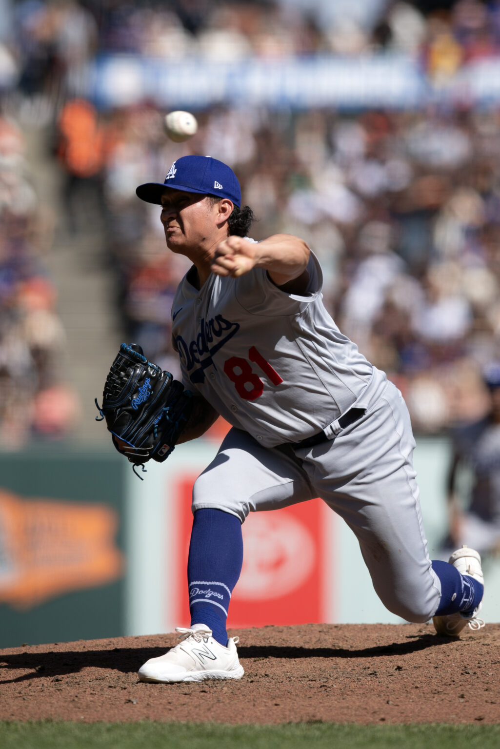 Yankees To Acquire Victor Gonzalez