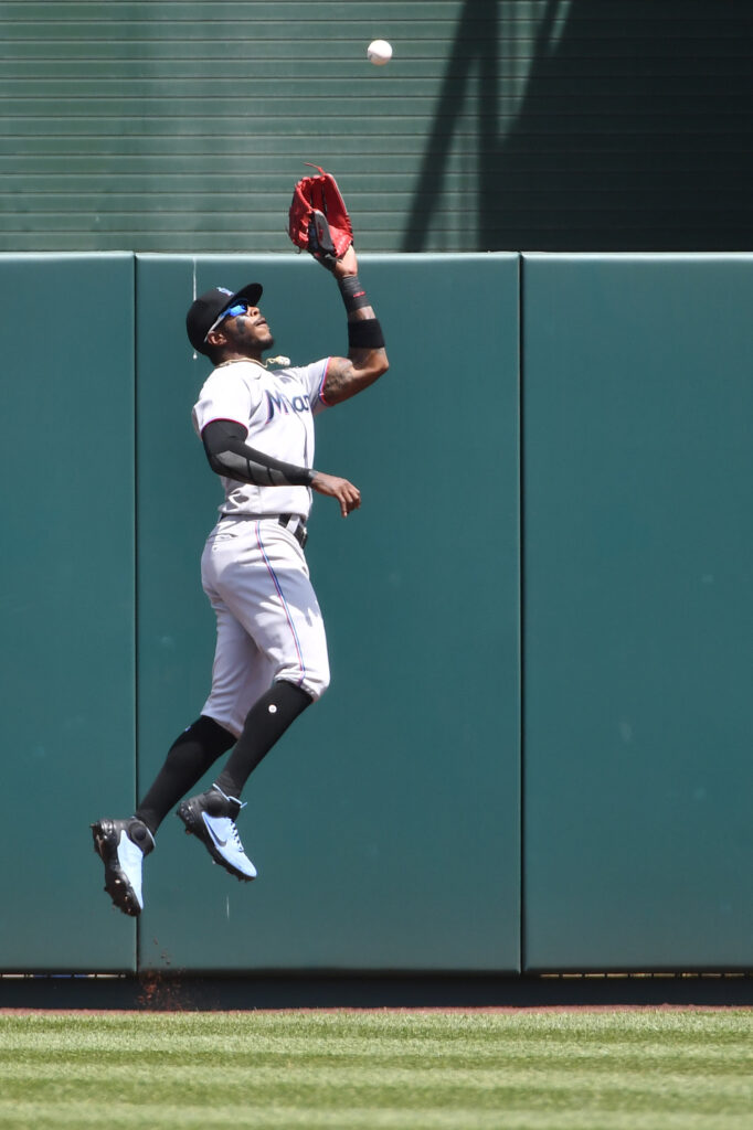 Former MLB Prospect Monte Harrison To Play NCAA Football At Arkansas ...