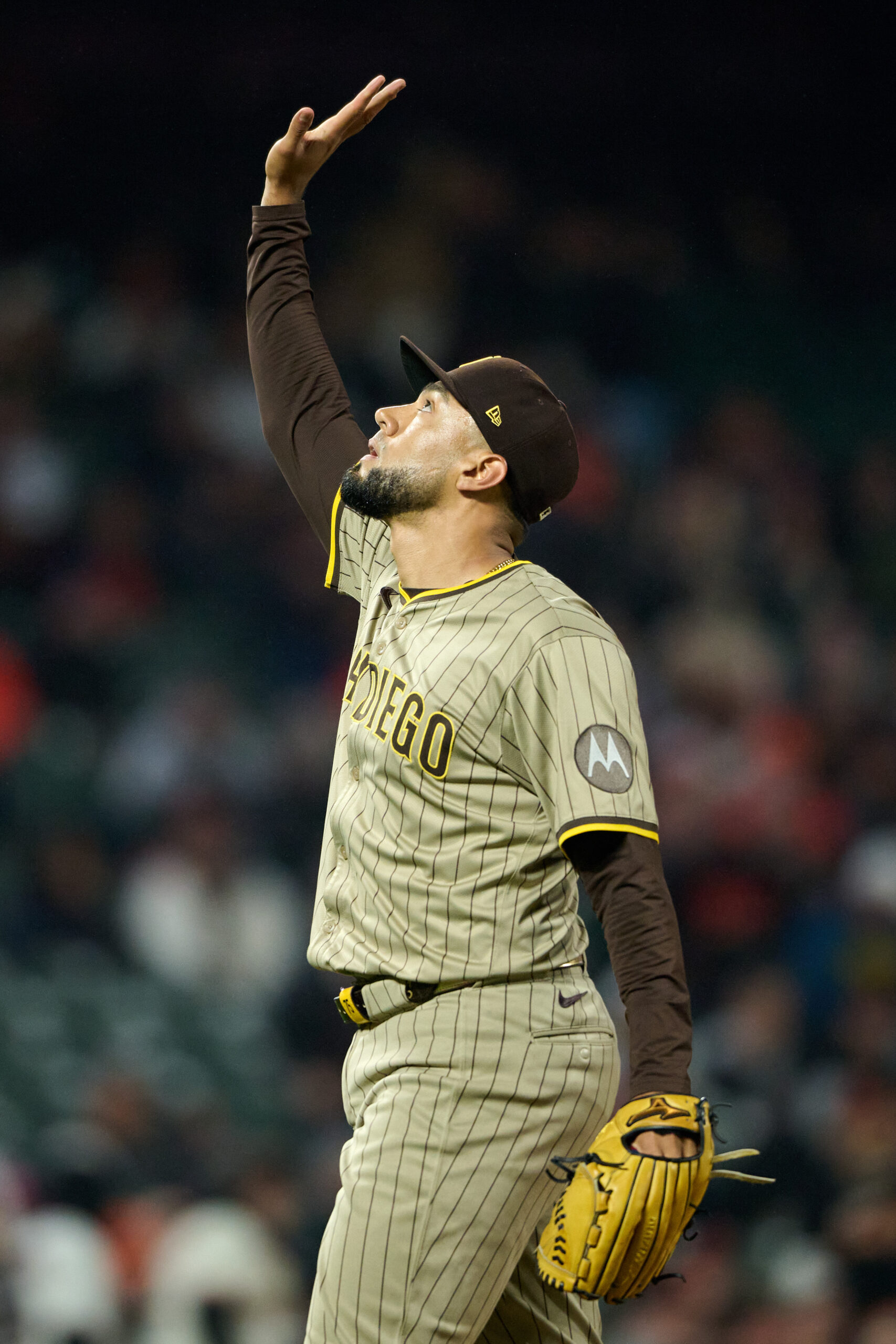 Braves Sign Robert Suarez - MLB Trade Rumors